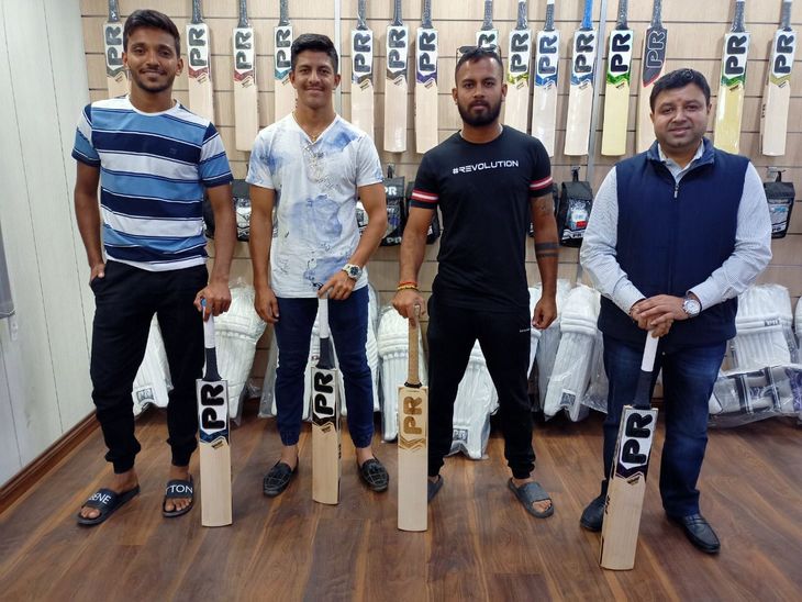 Bats made in Meerut's bat manufacturing company | रणजी खिलाड़ी विश्वराज ...