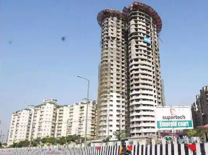 Investigation on many offices including group owner RK Arora's Kothi ...