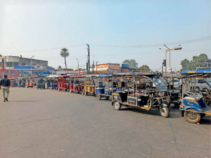 Auto union members took out the key, e-rickshaw drivers jammed the ...