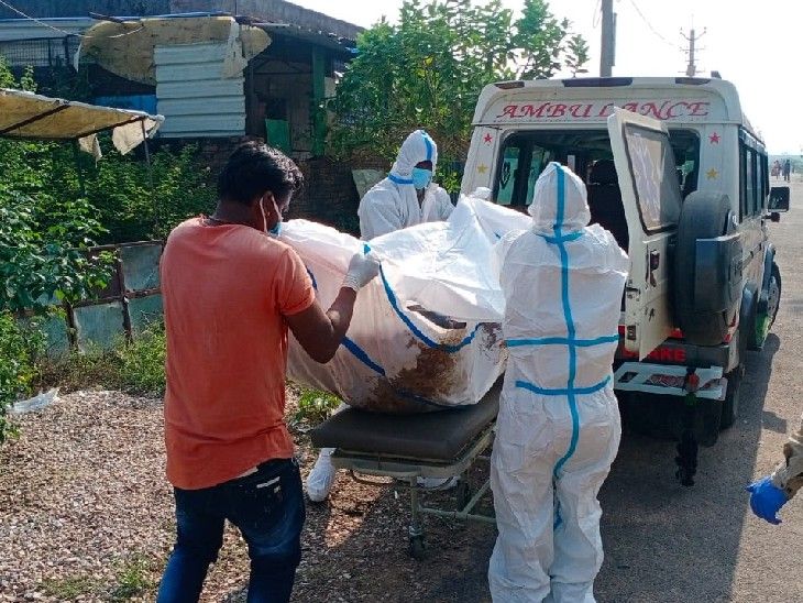 3 to 5 days old dead body was found in Khandar house, there were ...
