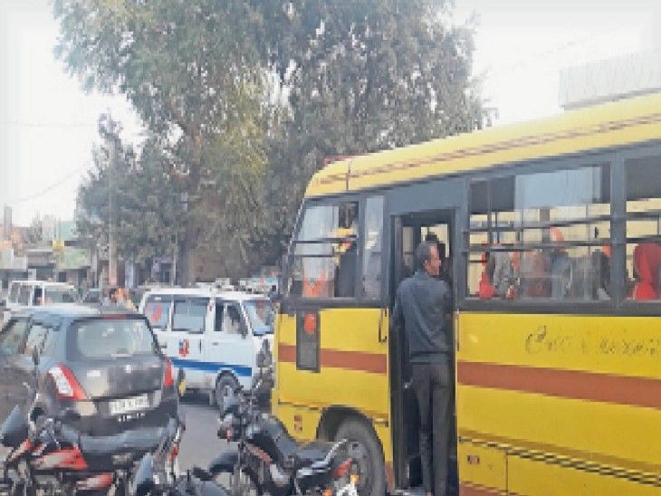 Encroachment at bus stand led to jam, ambulance stuck for half an hour ...
