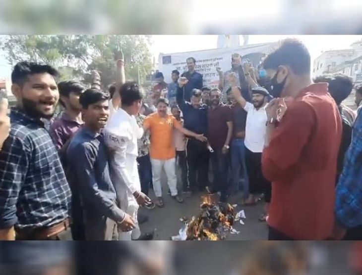 Karni Sena adamant on resignation, burnt effigy in Bhopal; The officer ...