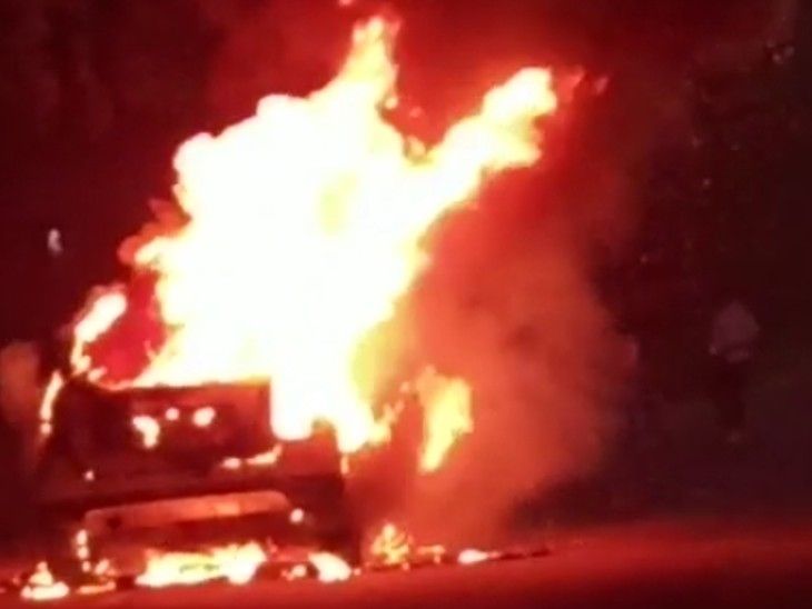 Smoke came out of the bonnet, suddenly there was a fire, one after the ...