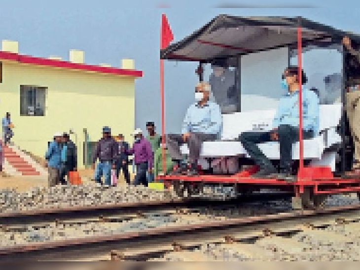 Train ran on Garhwa Road link station and Chopan-Sigsigi link line ...