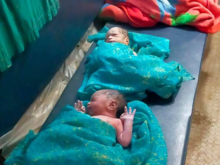 The delivery of a woman in an ambulance, the birth of 2 daughters, the ...