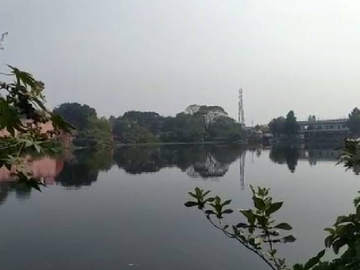 Sign of love disappearing due to lack of maintenance, Sagra pond ...