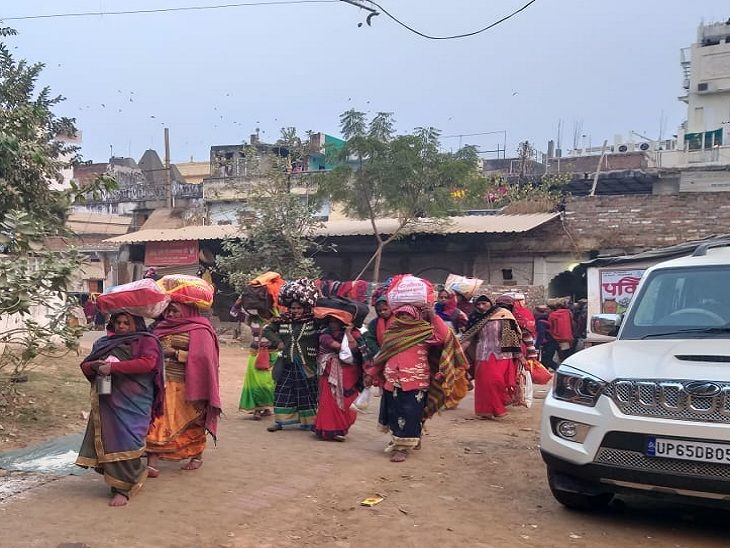 Devotees gathered for the inter-house visit of Aghan in Varanasi, will ...