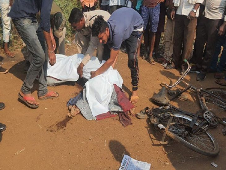 Old man returning home after doing labor dies in road accident, truck ...