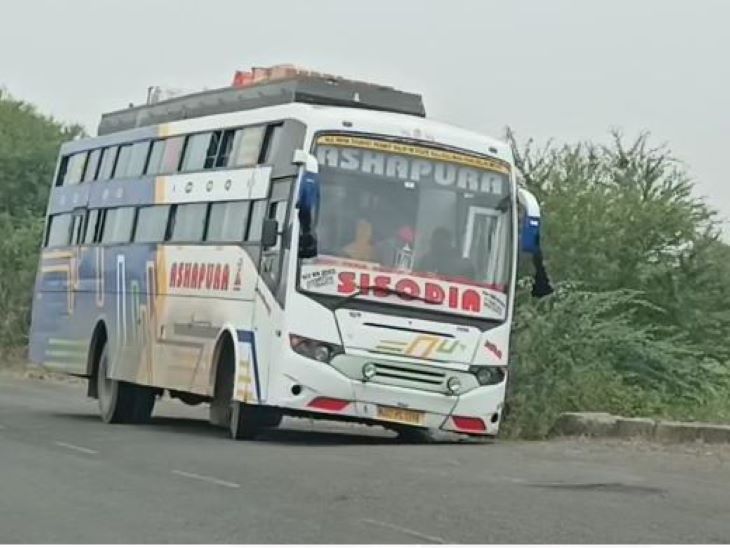 Sleeper coach was going from Rajkot to Ratlam, bus was standing due to ...