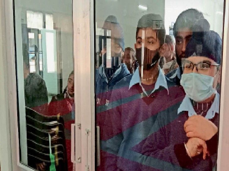 Anushka, Smriti and Vishal Pratham in painting | नेशनल पेंटिंग ...