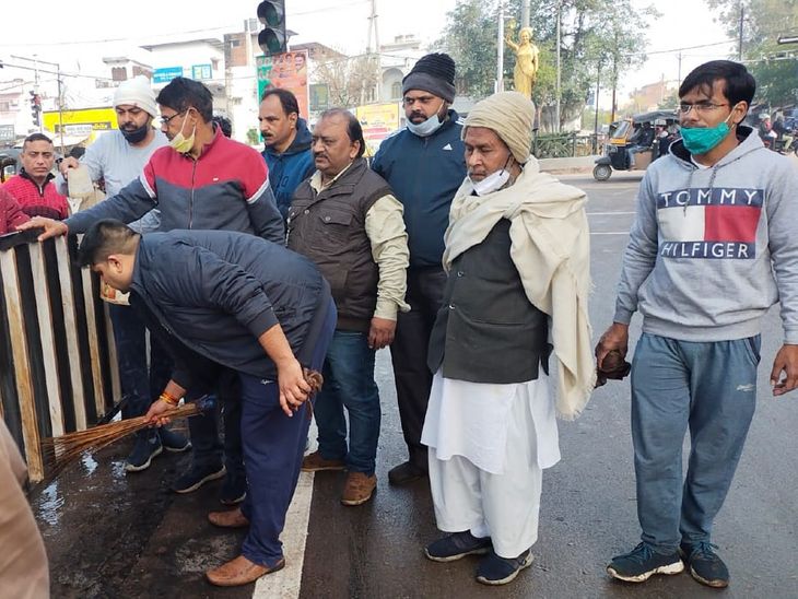 The youth of Satna took up the responsibility of cleaning, adopted the ...