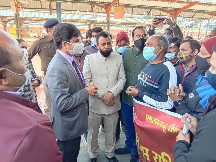 Faridabad Palwal Stations; DRM Dimpy Garg On Arrangement And Rail ...