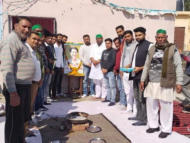 RLD workers celebrated the birth anniversary of Chaudhary Ajit Singh by ...