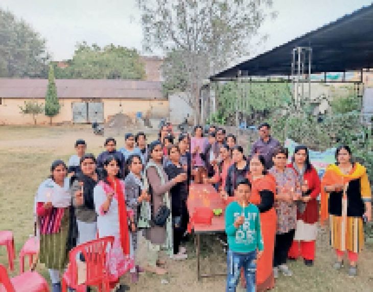 Remembering the martyrs of candle burn Pulmava | श्रद्धांजलि: कैंडल जला ...