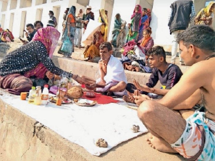 For the first time in Beneshwar Dham, female pandit is reciting the ...
