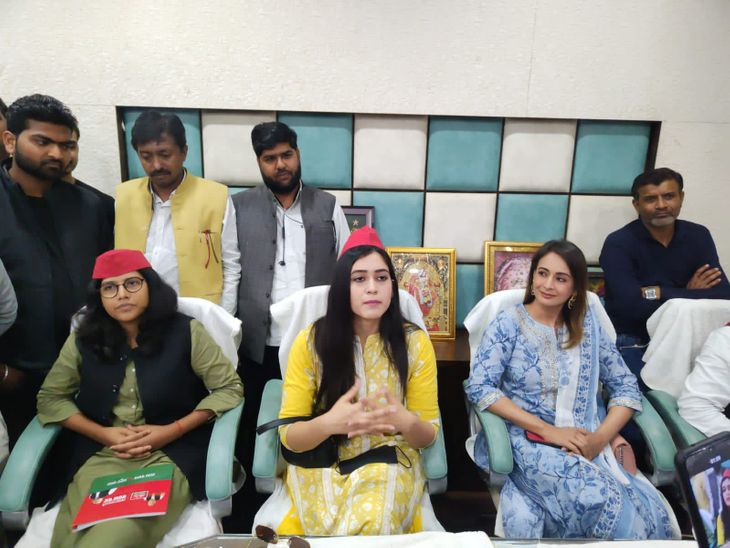 Two actresses of the film world Preeti Jhangiani and Riya Sachdeva, who ...