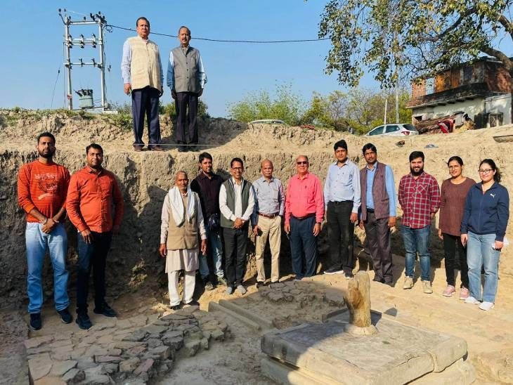 Prof., who came to Varanasi to excavate Rakhigarhi. Say Vasant Shinde ...