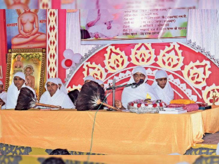 Jain religious people did special worship of revered Guru Maa, aarti ...