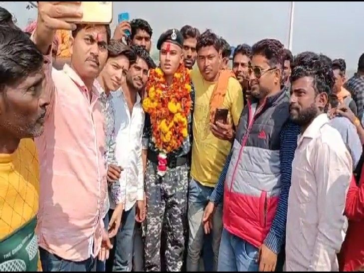 The young man was warmly welcomed in Datia, the youth who returned home ...