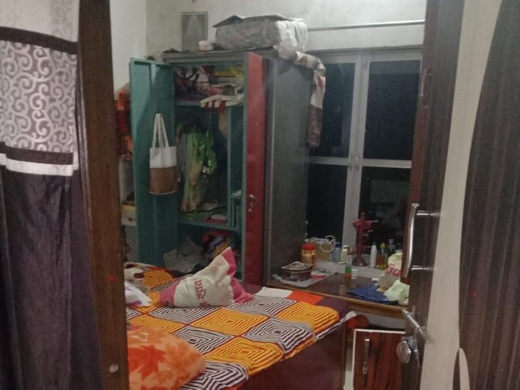 6 lakh stolen from SI house in Basti | बस्ती में SI के घर 6 लाख की चोरी ...