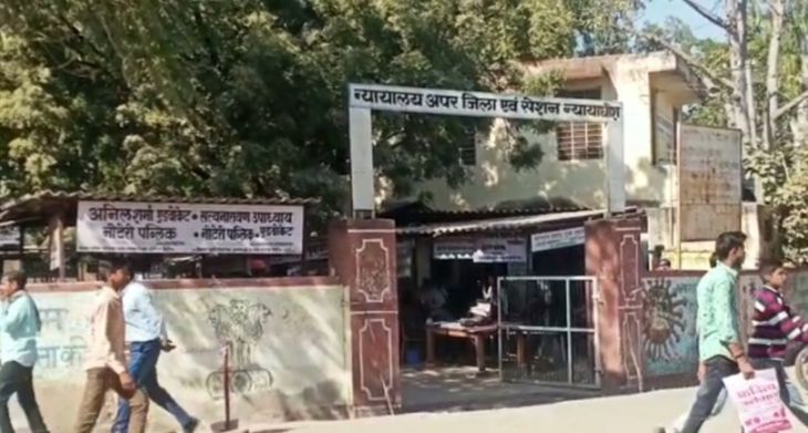 6 months imprisonment in check dishonor case.Order to pay 92 thousand ...