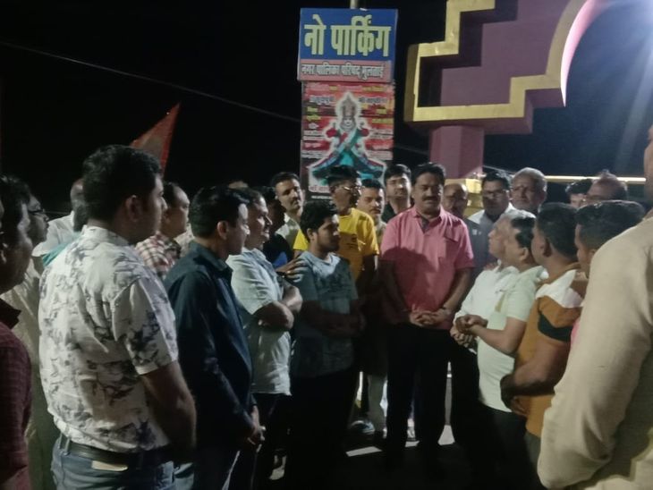 MLA Sukhdev Panse, who reached Mulatai, was welcomed late at night on ...