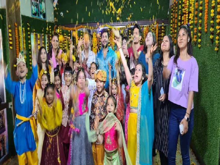 Innocent reached Yogi Adityanath's getup at Holi meeting ceremony in ...