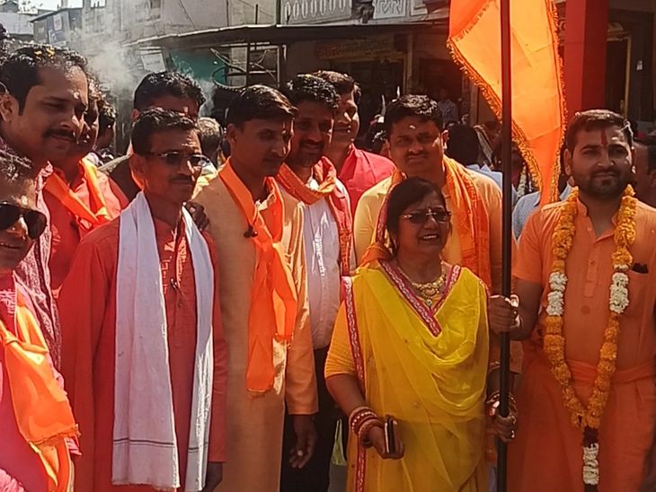 Padyatra taken out in Balipur of Manavar, Guru devotees from four ...