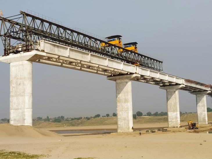 High level bridge being built on Chambal Atar Ghat in Sabalgarh, Jaipur ...