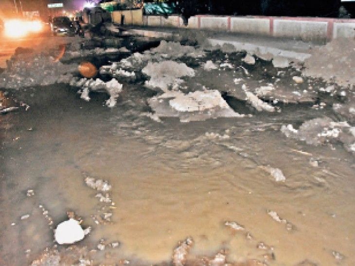 1 crore liters of water coming from Rajghat dam is flowing through ...