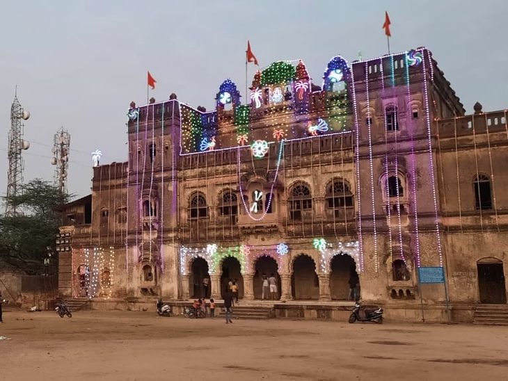 Bhajan Sandhya of Lord Khatu Shyam will be held in Rajwada premises at ...
