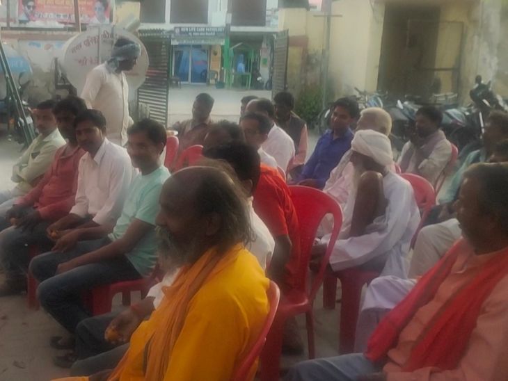 As soon as the Amethi MLA took oath, the supporters jumped with joy ...