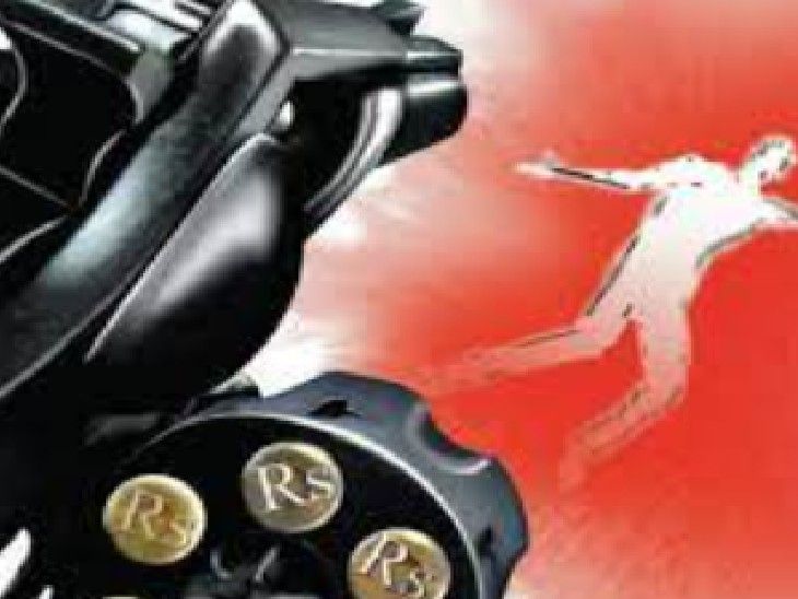 The guard first felt that there was a stone on the chin, when he ...