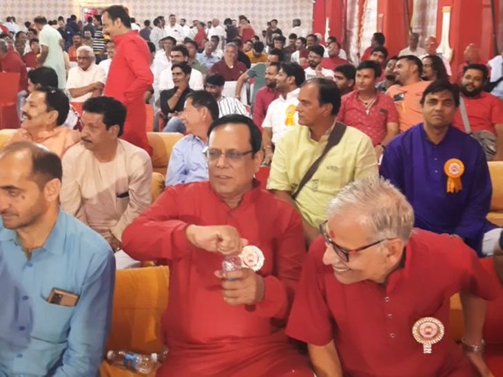 Poets narrated Veer Ras and Shringar Ras to the people, shouted slogans ...