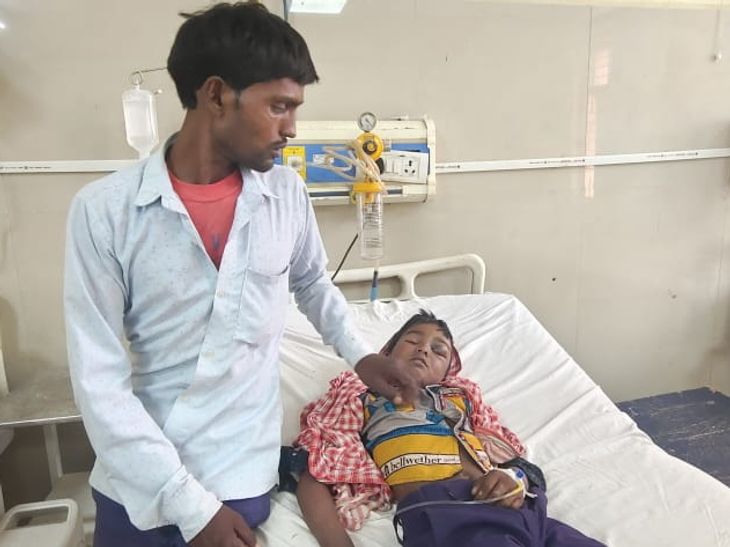 Accident occurred due to slipping of feet while flying kite, injury to ...