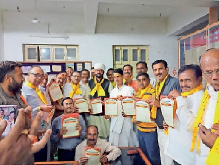 Mahant and Minister Malviya released the leaflet of the religious ...