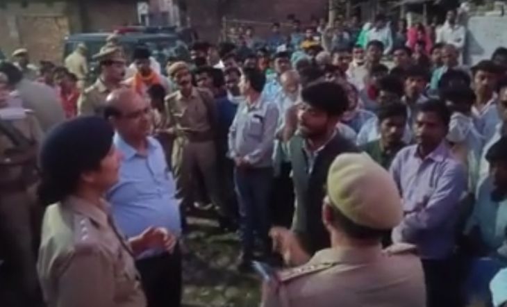 Gangster's action on real brothers Aman and Komal Jaiswal in Rae Bareli ...