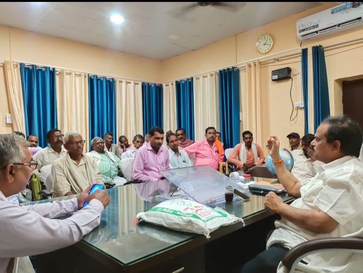BDO held a meeting with farmers in Bhogaon | भोगांव में बीडीओ ने ...