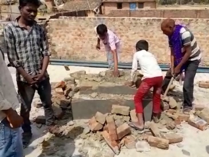Broken platform, despair among villagers, was setting up the statue to ...