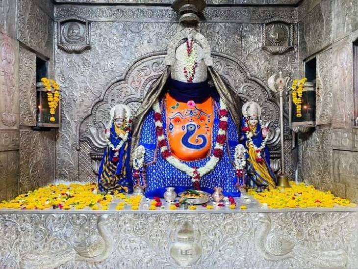 Ganpati was seen in beautiful blue clothes, Hanuman ji's makeup was ...