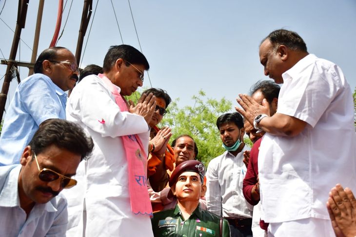 In Agra, the mayor and former minister bowed before the martyr, the ...