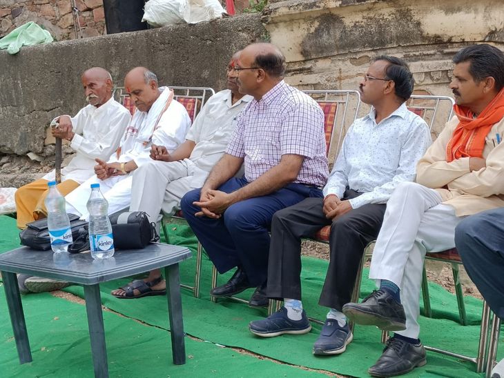 Decades later, a grand event took place in Tehrauli Fort, listeners ...