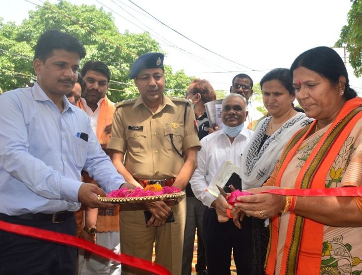 The MLA flagged off the awareness vehicle, said to rein in the ragged ...