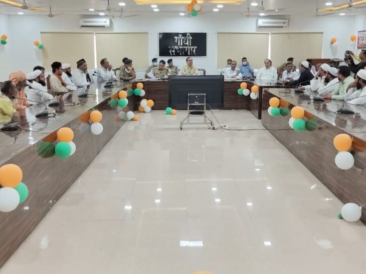 DM-SP held meeting with religious leaders in Amroha Appeal to celebrate ...