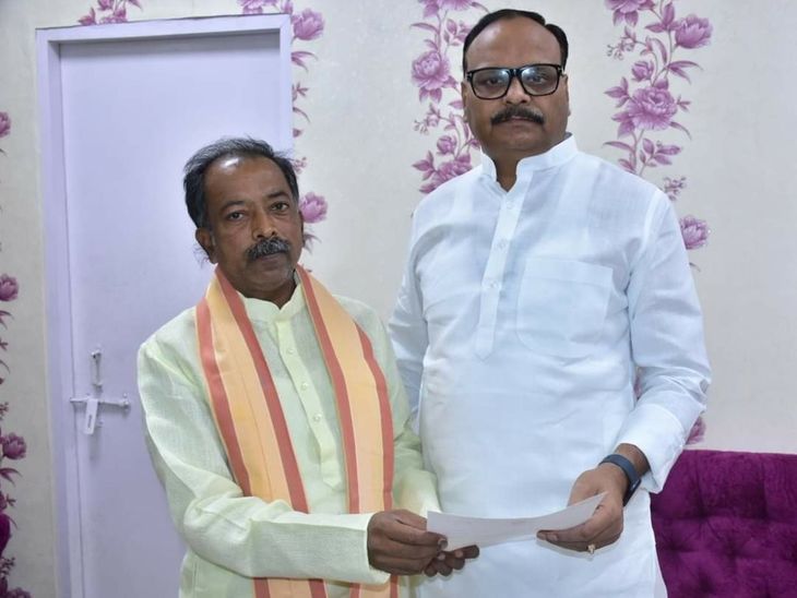 MLA Mohan Verma submitted a demand letter to the Deputy Chief Minister ...