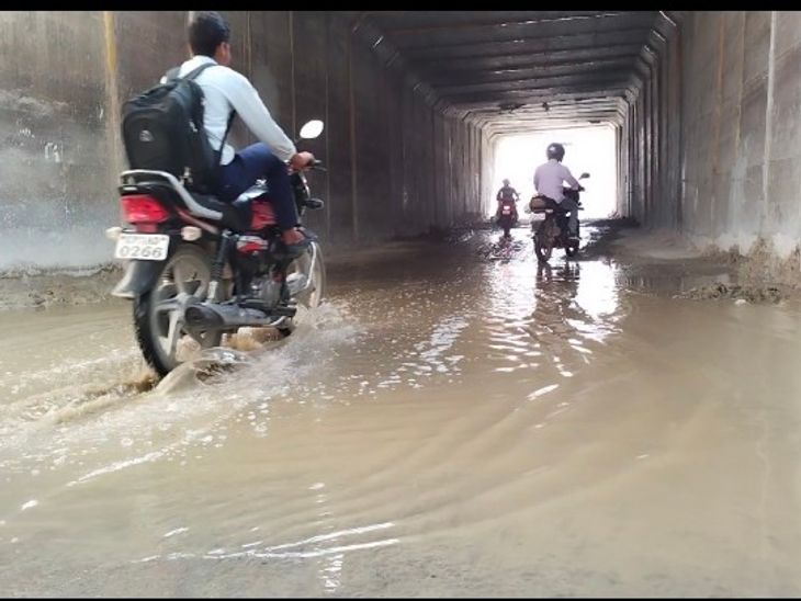 Swamp and waterlogging in railway underpass construction, commuters are ...