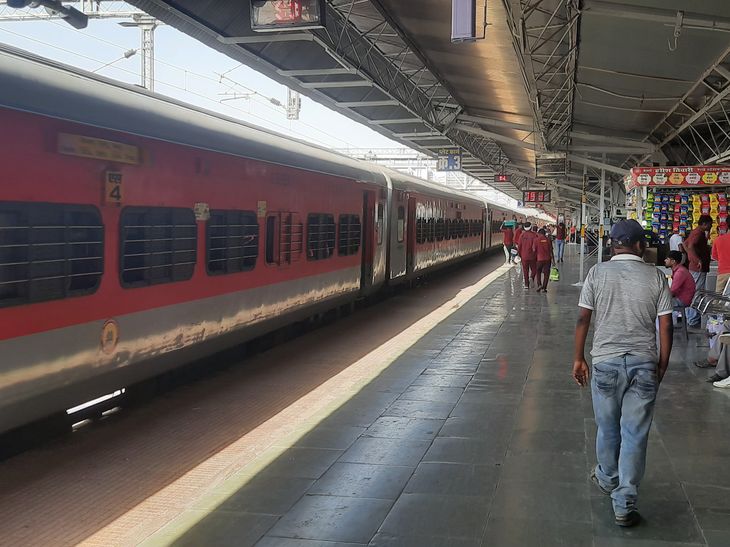 10-10 trip summer special train will run between Lokmanya Tilak Terminus-Mau Junction-Lokmanya ...