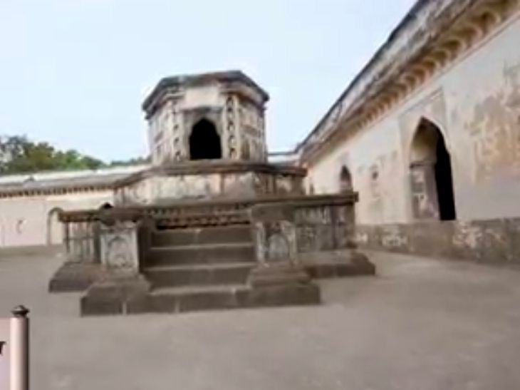 In Dhargaon, near Barwah, Peshwa's 18th century cut was given to ...