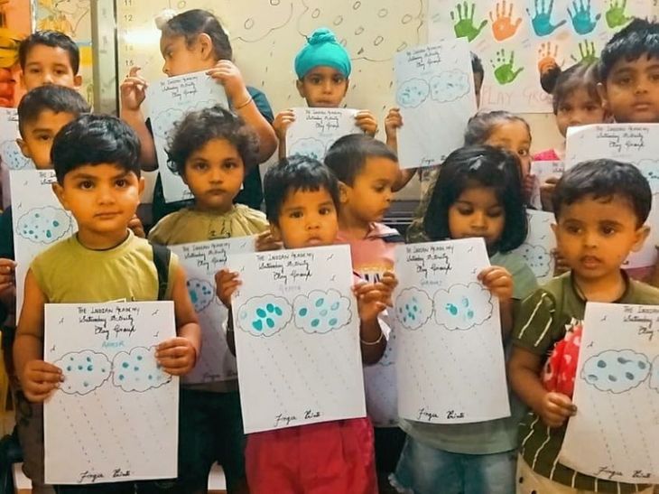 Little children of play group showed talent in finger print competition ...