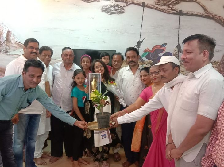 Kalchuri Kalar Samaj honored with Kalchuri Ratna Award | आयुषी को मिली ...